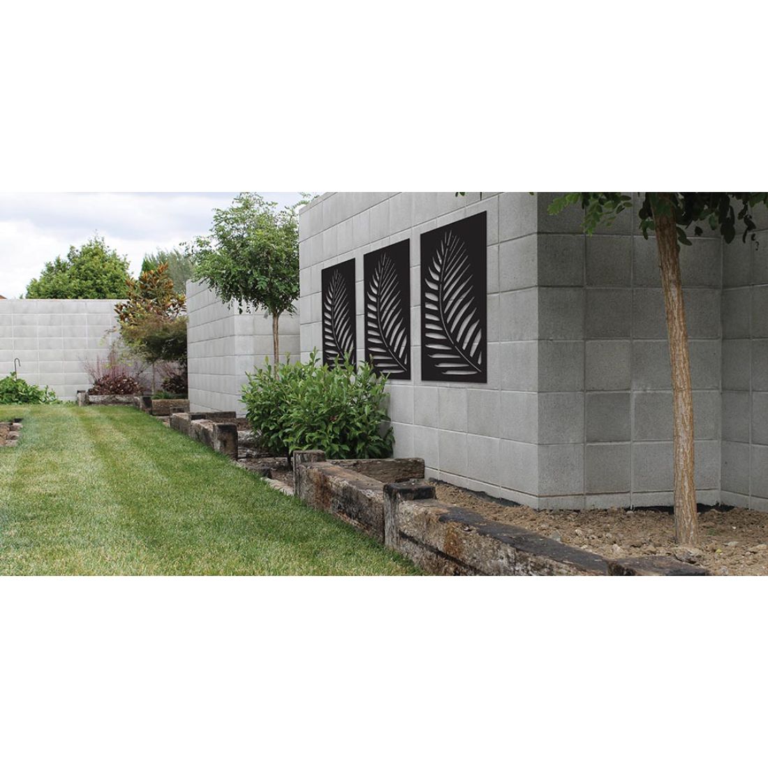 SmartScreen Privacy Screen Fern Black 600 x 1200mm | PlaceMakers NZ